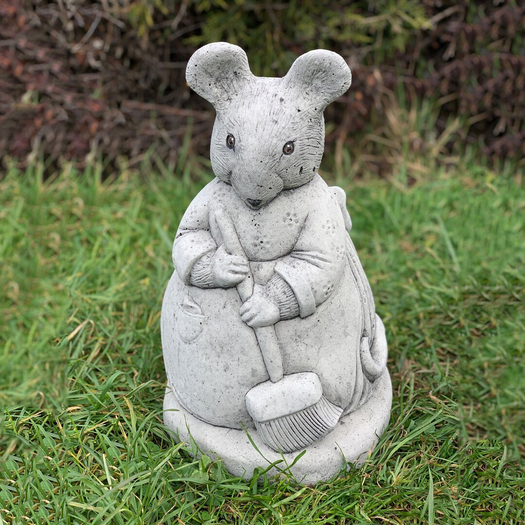 Mouse Housewife Statue Concrete Grandma Figurine Fairy Garden Decor ...