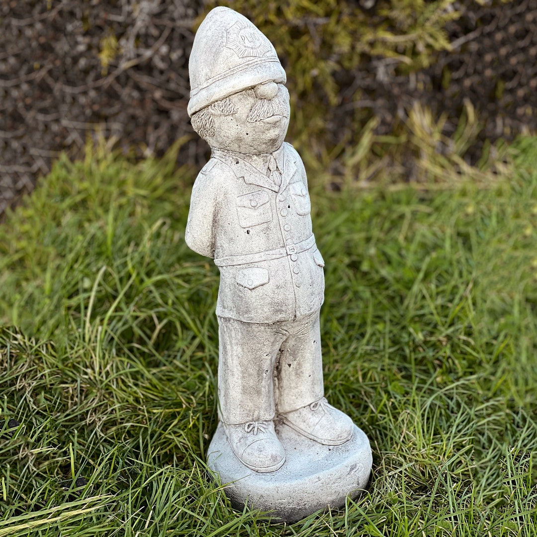 Funny Police Officer Figurine Concrete Garden Decoration Gnome ...