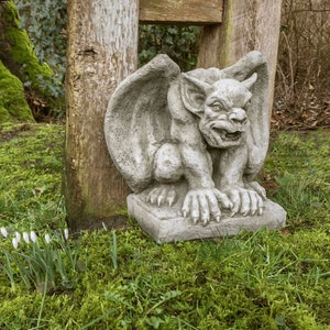 Concrete Monster Statue Gothic Halloween Decor Stone Guardian Gargoyle ...