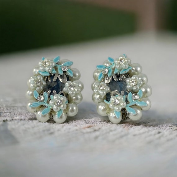 Vintage 1950s Faux Pearls & Blue Floral Ornate Pendan… - Gem