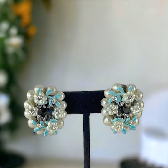 Vintage 1950s Faux Pearls & Blue Floral Ornate Pendan… - Gem