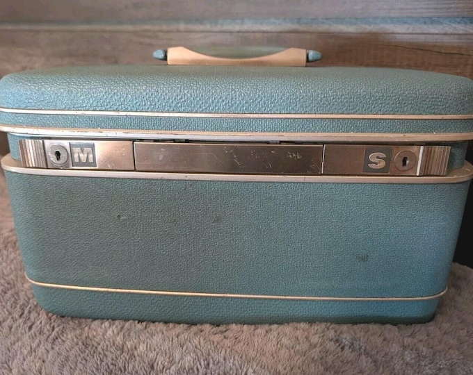 Vintage 1960s Powder Blue Samsonite Silhouette #1212 Hard Train Case ...