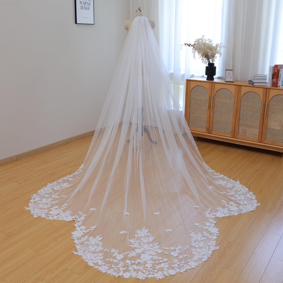 Beaded Leaf Lace Veil 118" Cathedral Veil, Mermaid Veil With Comb ...