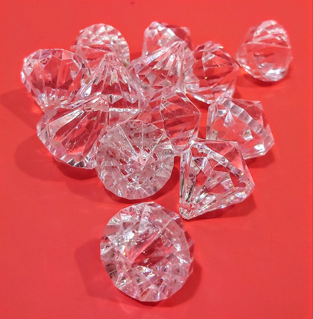 Plastic DIAMOND-SHAPED EMBELLISHMENTS (1