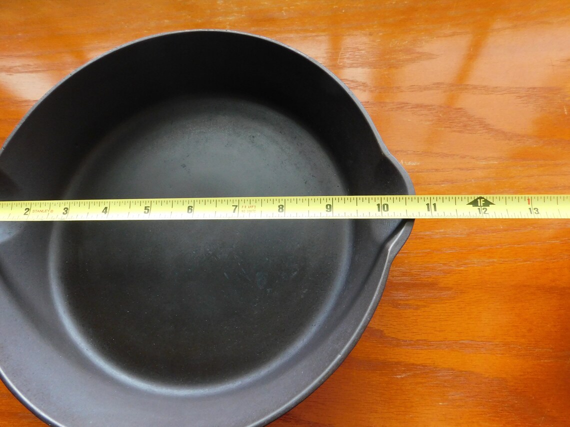 No-notch Lodge 7 Skillet W/ Raised Number & Molder's Mark | Etsy