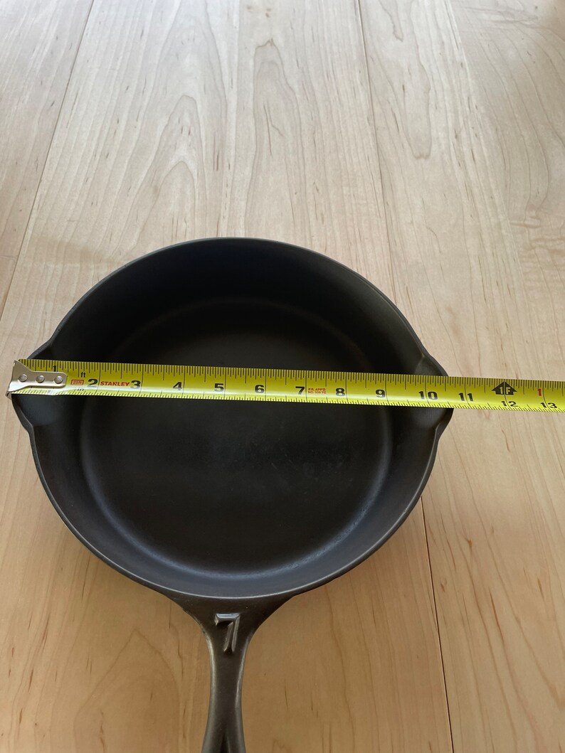 No-notch Lodge 7 Skillet W/ Raised Number & Molder's Mark - Etsy