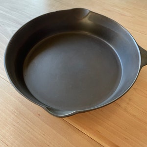 Wapak #8 Z Logo Cast Iron Skillet - Etsy