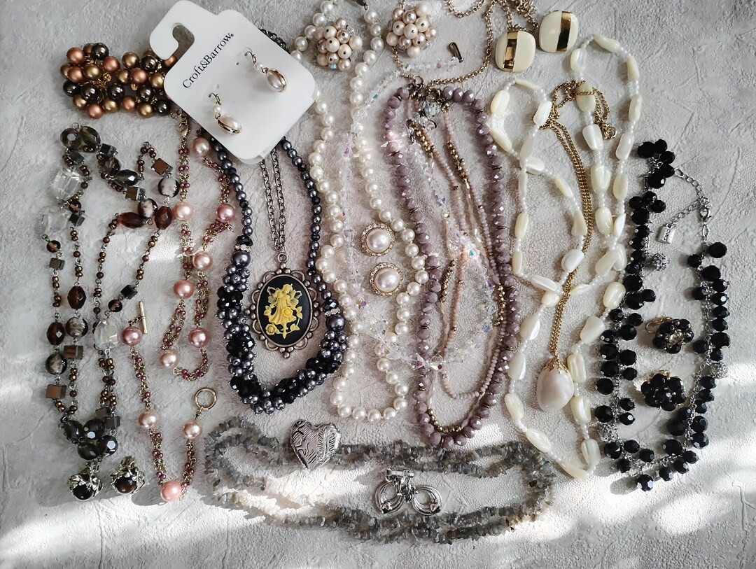 Conservative Colors Elegant Style Jewelry LOT 20 Pcs; Necklaces, Clip ...