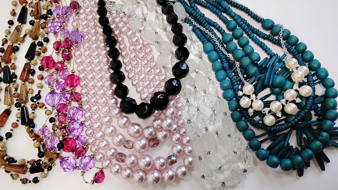 LIGHT Weight Vintage Plastic Necklaces, Lot 7, All Very Nice, Coro Pink ...
