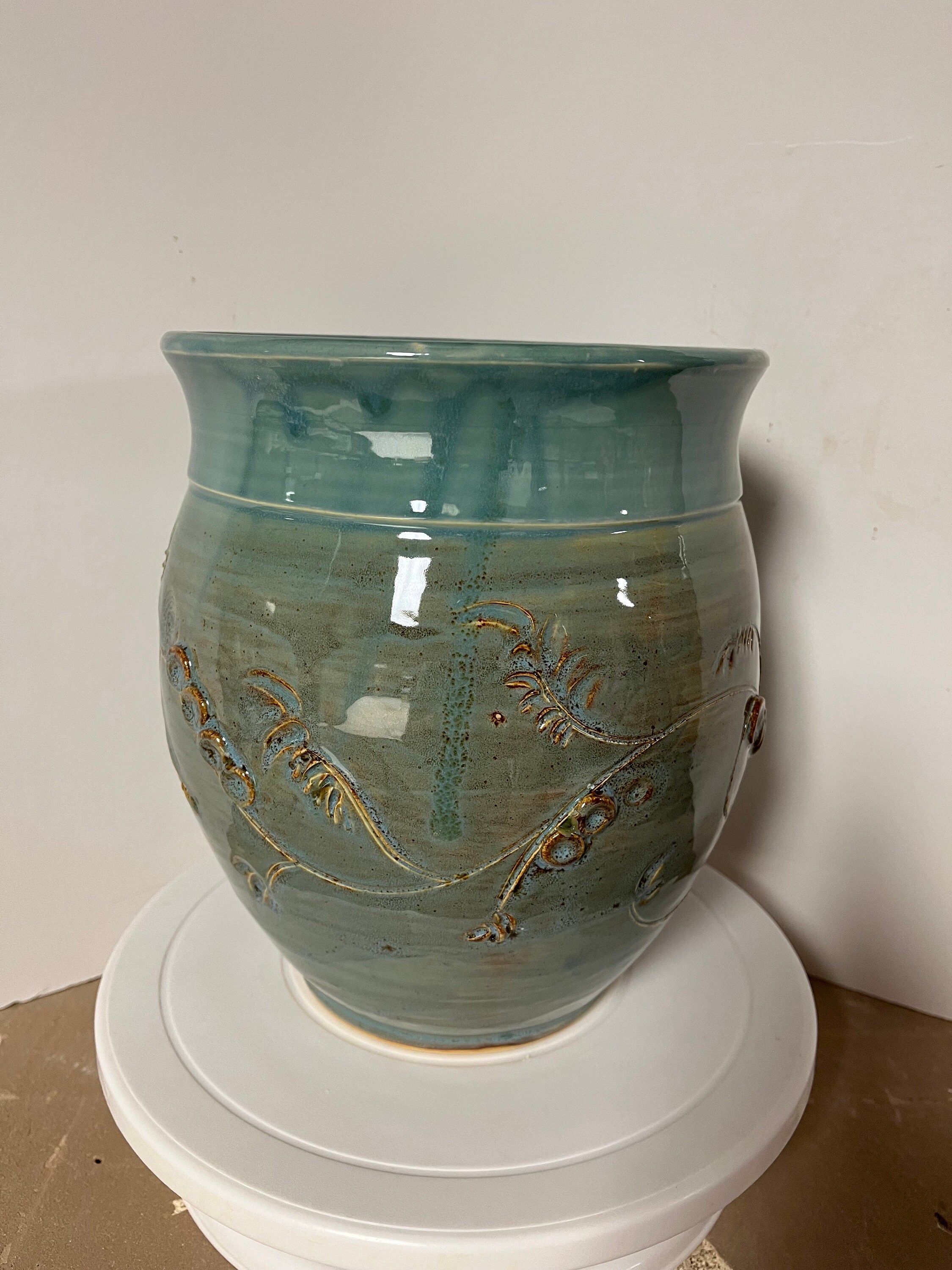 Majestic Ivy Pottery Planter 8.5x 9.5 - Etsy