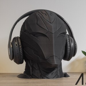 Sci-fi Dark Armor Cyborg Headphone Stand | Headphone Holder, Gaming ...