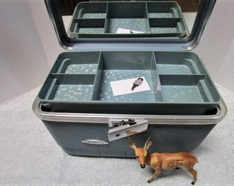 A Junque Gypsy Wagon Full of Really Cool VINTAGE by JunqueGypsy