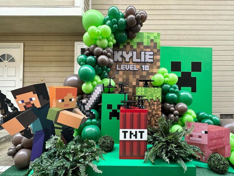 Minecrafter Pixel Gamer Balloon Garland Kit Decorations, Balloon Arch ...