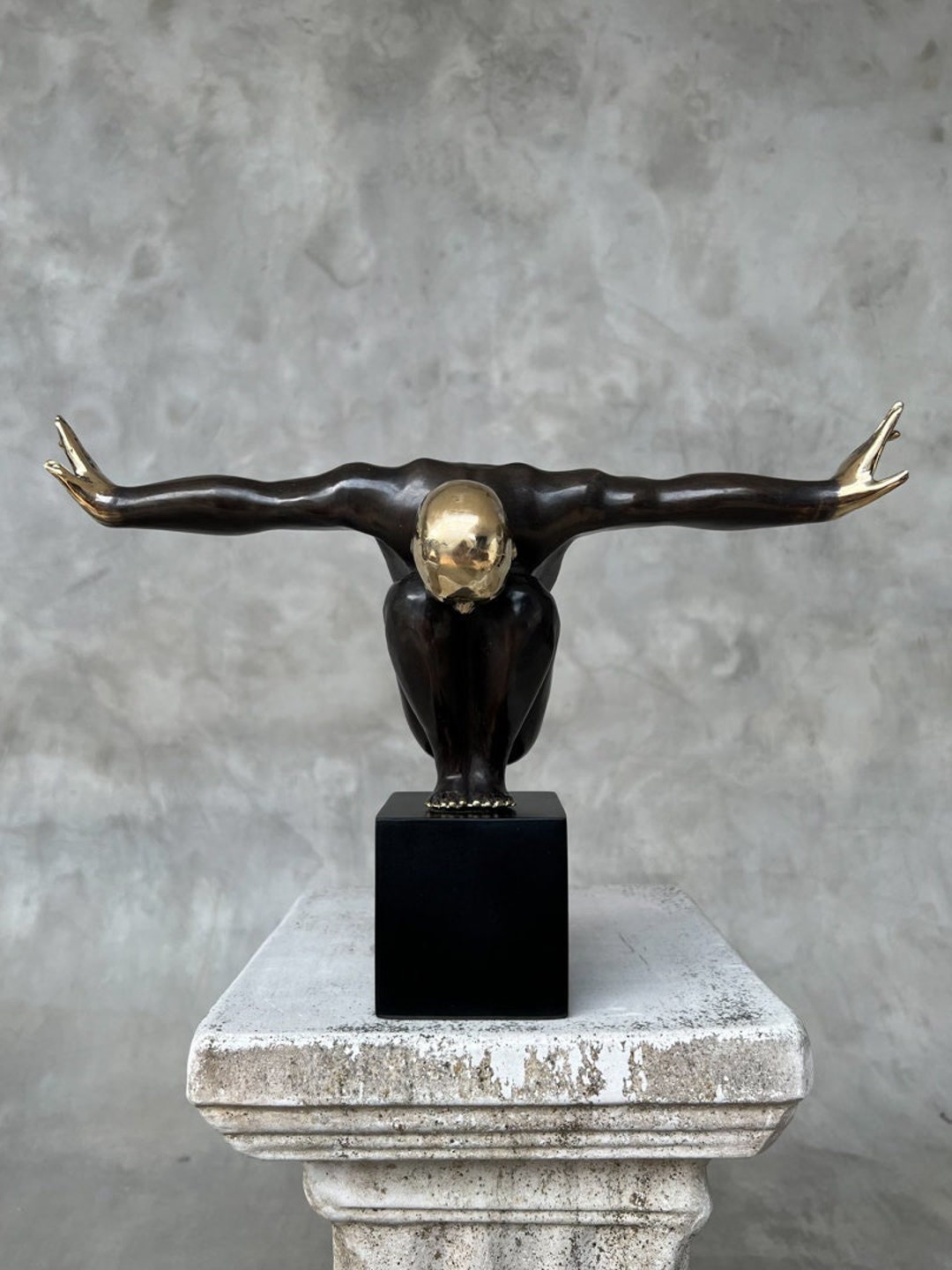 Bronze statue of an Olympic Swimmer in dive stance with - Etsy Portugal