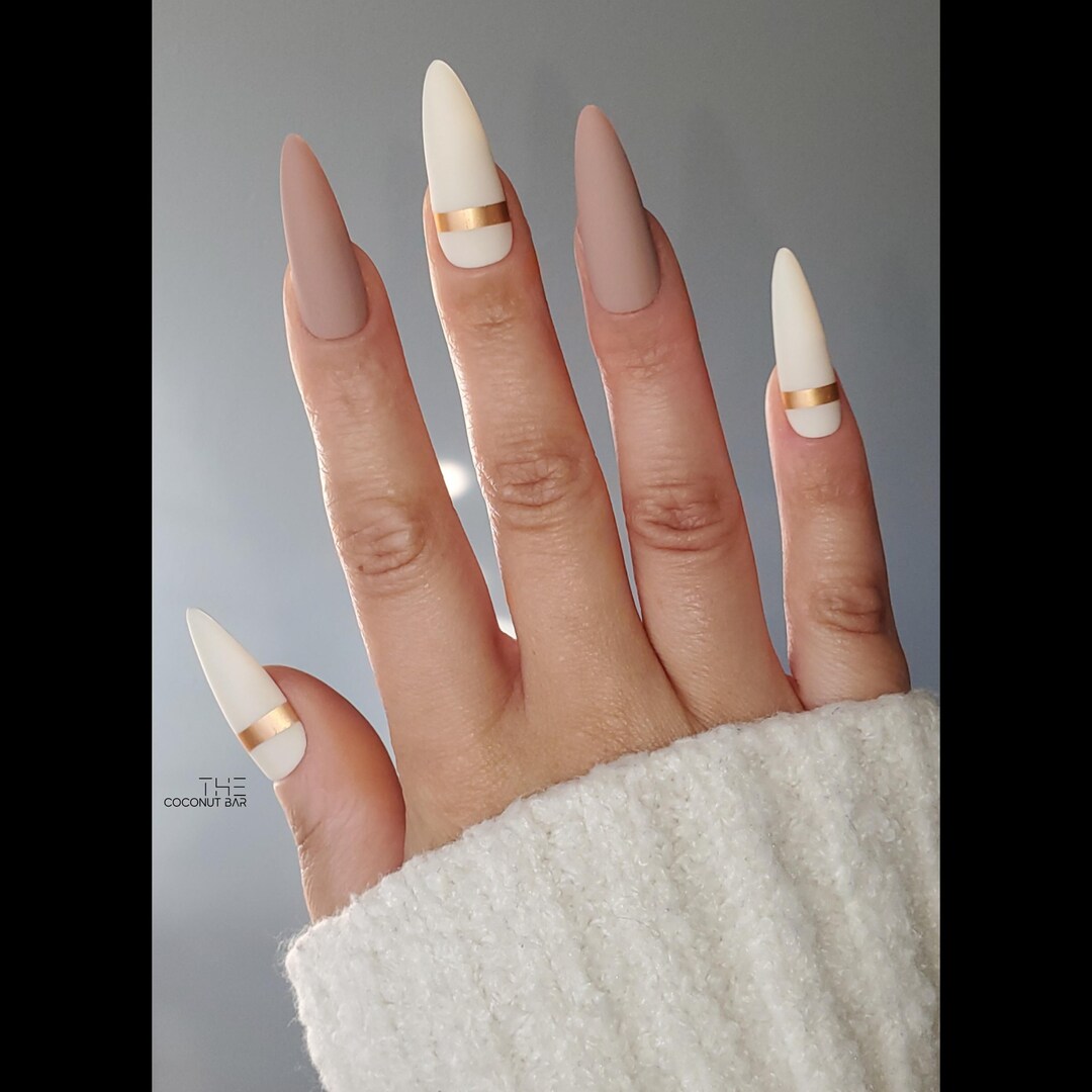 Cocoa & Cream Gold Line Press on Nail Set - Etsy
