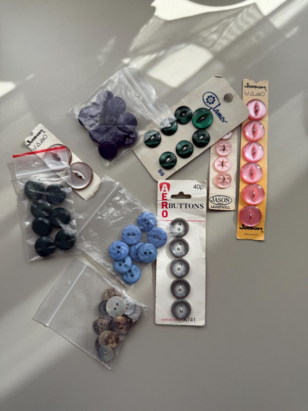 Vintage Button Bundle: Multi-colour Resin Plastic Sewing Buttons, Mix ...