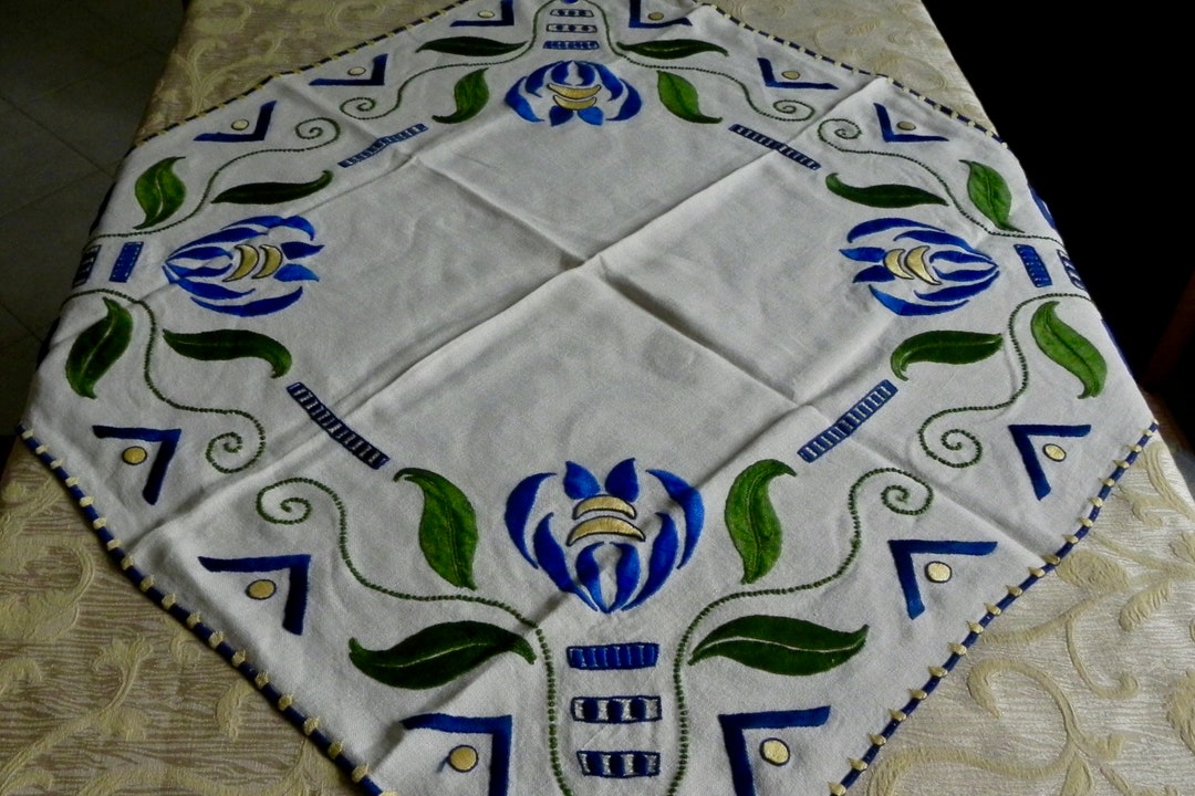 Hand Embroidered Natural Linen Tablecloth - 1920s or 1930s - Etsy