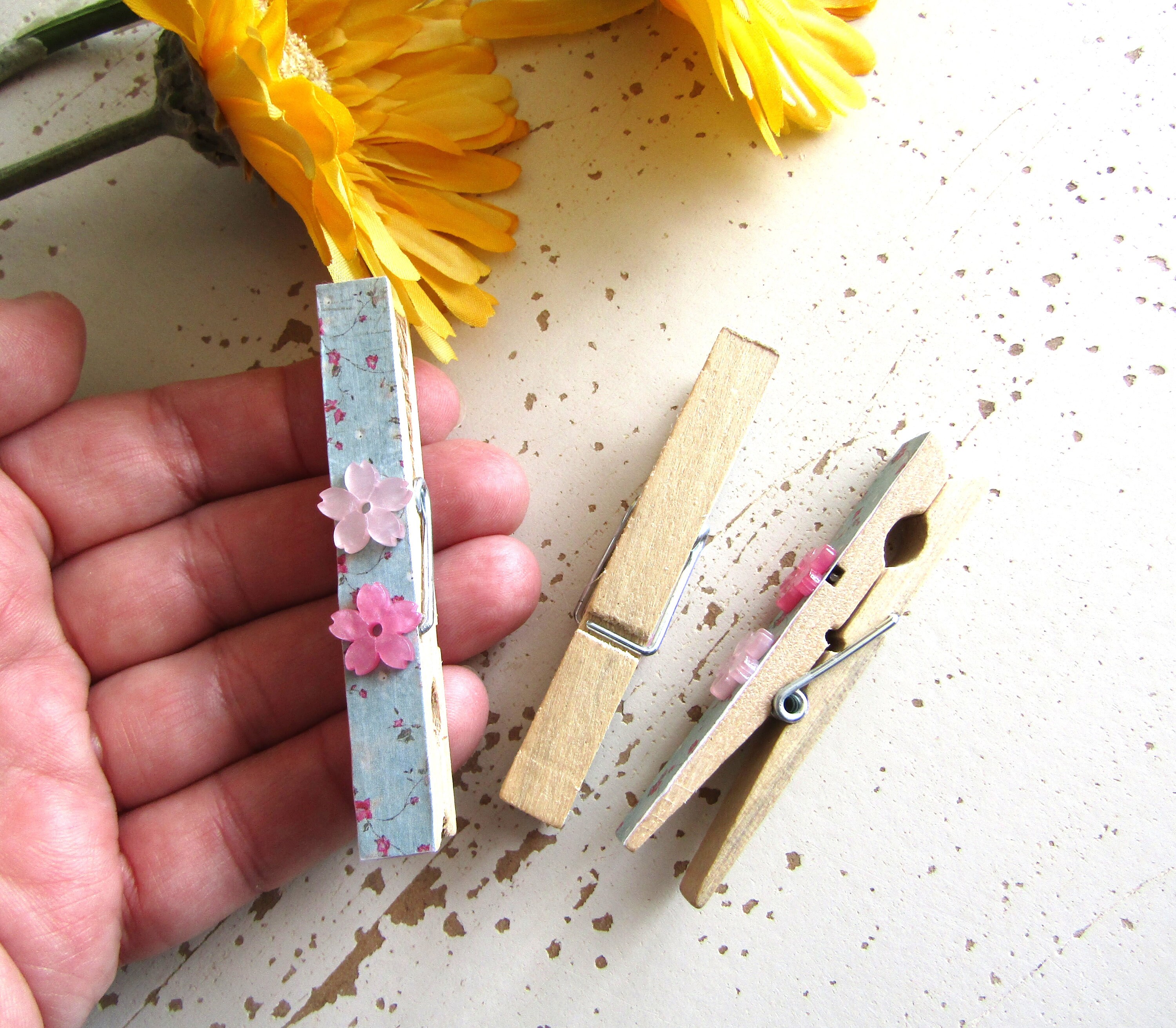 NEW ! Clothespins, Mint Colour Background With Lucite Flowers, Pink ...