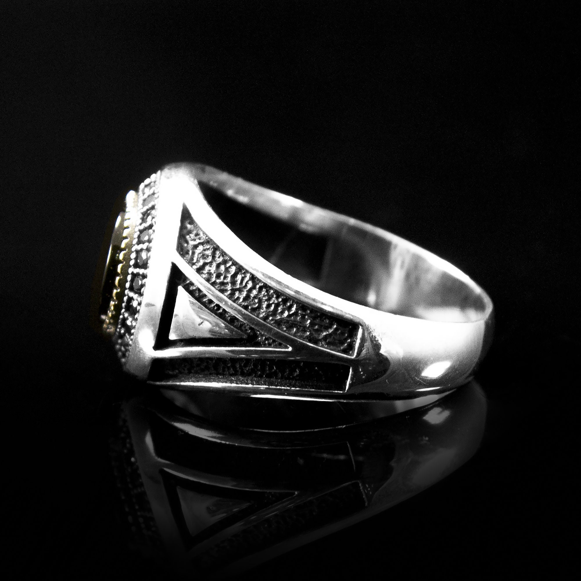 925 Sterling Silver Triangle Pattern Rings for Men With Oval Shape Cut ...