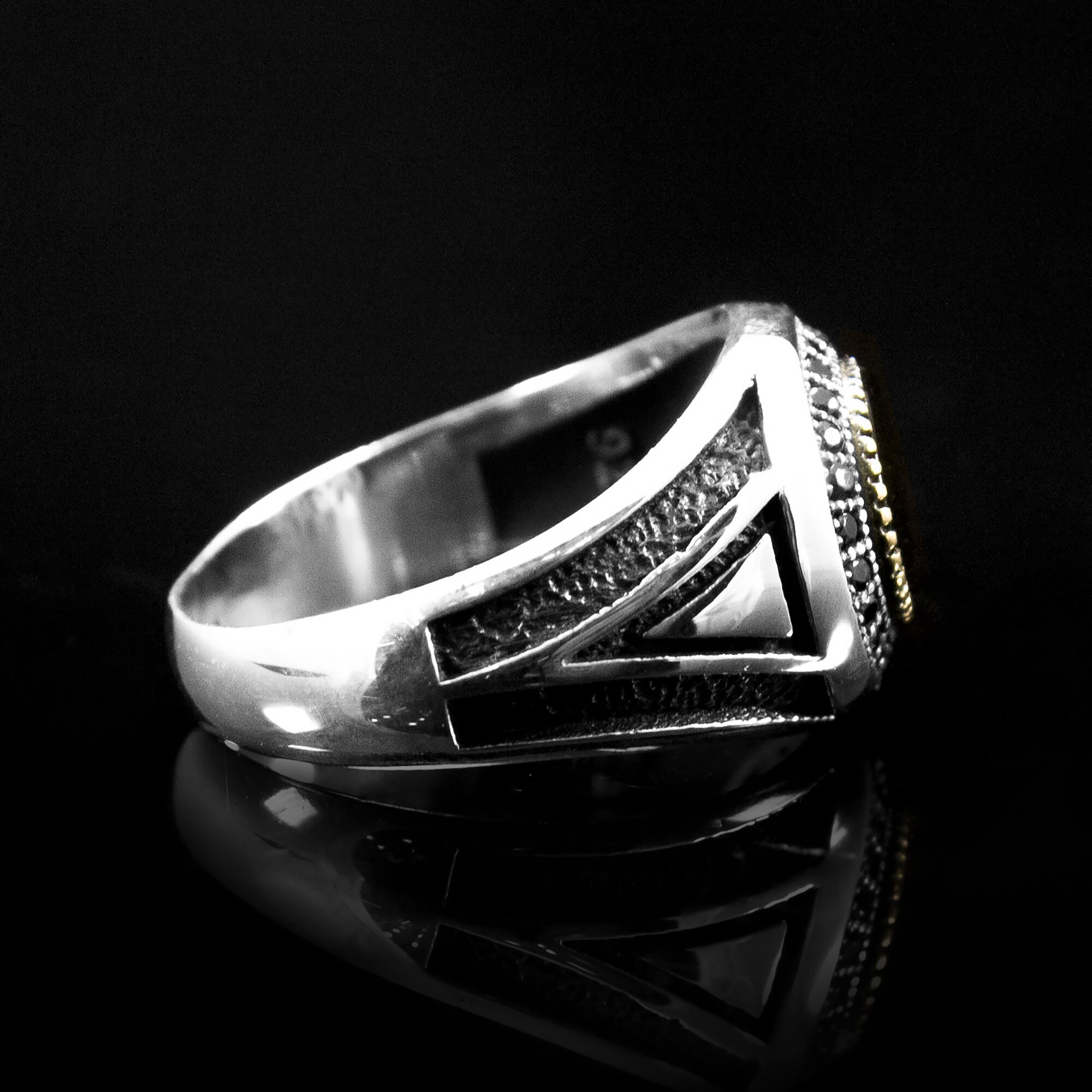 925 Sterling Silver Triangle Pattern Rings for Men With Oval Shape Cut ...