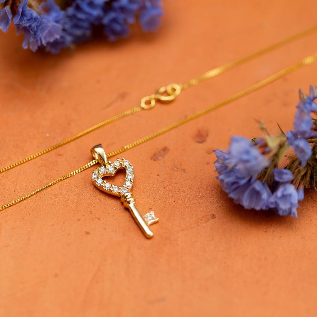 9ct Gold Key Pendant Necklace Classic Crystal Design 28mm Etsy 9ct-gold-key-pendant-necklace-classic-crystal-design-28mm-etsy