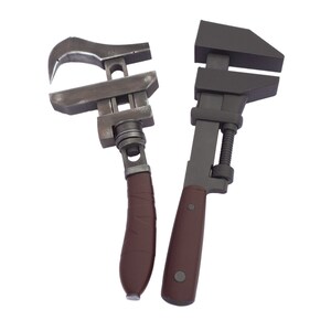 The Jag team Fortress 2/TF2 1:1 Replica / Engineer Wrench Cosplay Prop ...