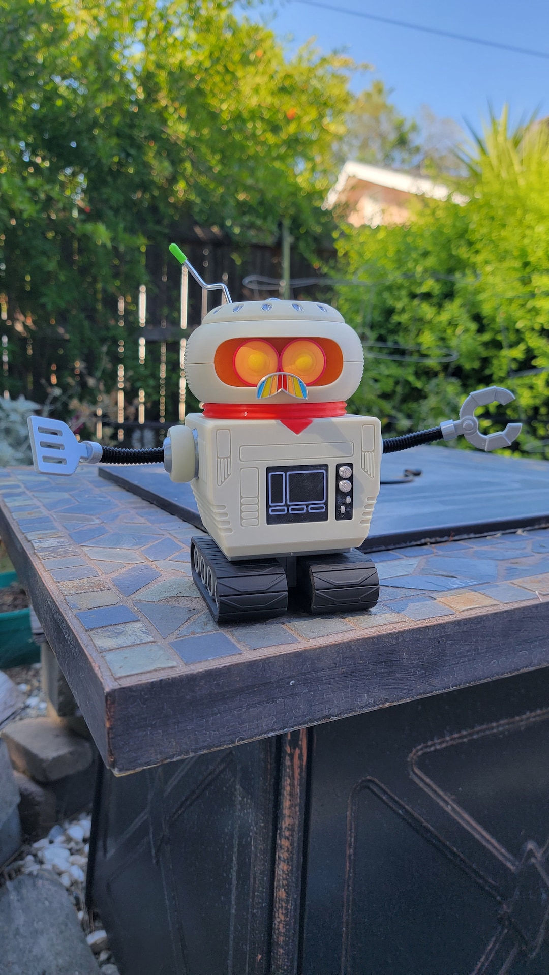 GROUNDED BURG.L: 3D Printed Replica Prop/figurine - Etsy