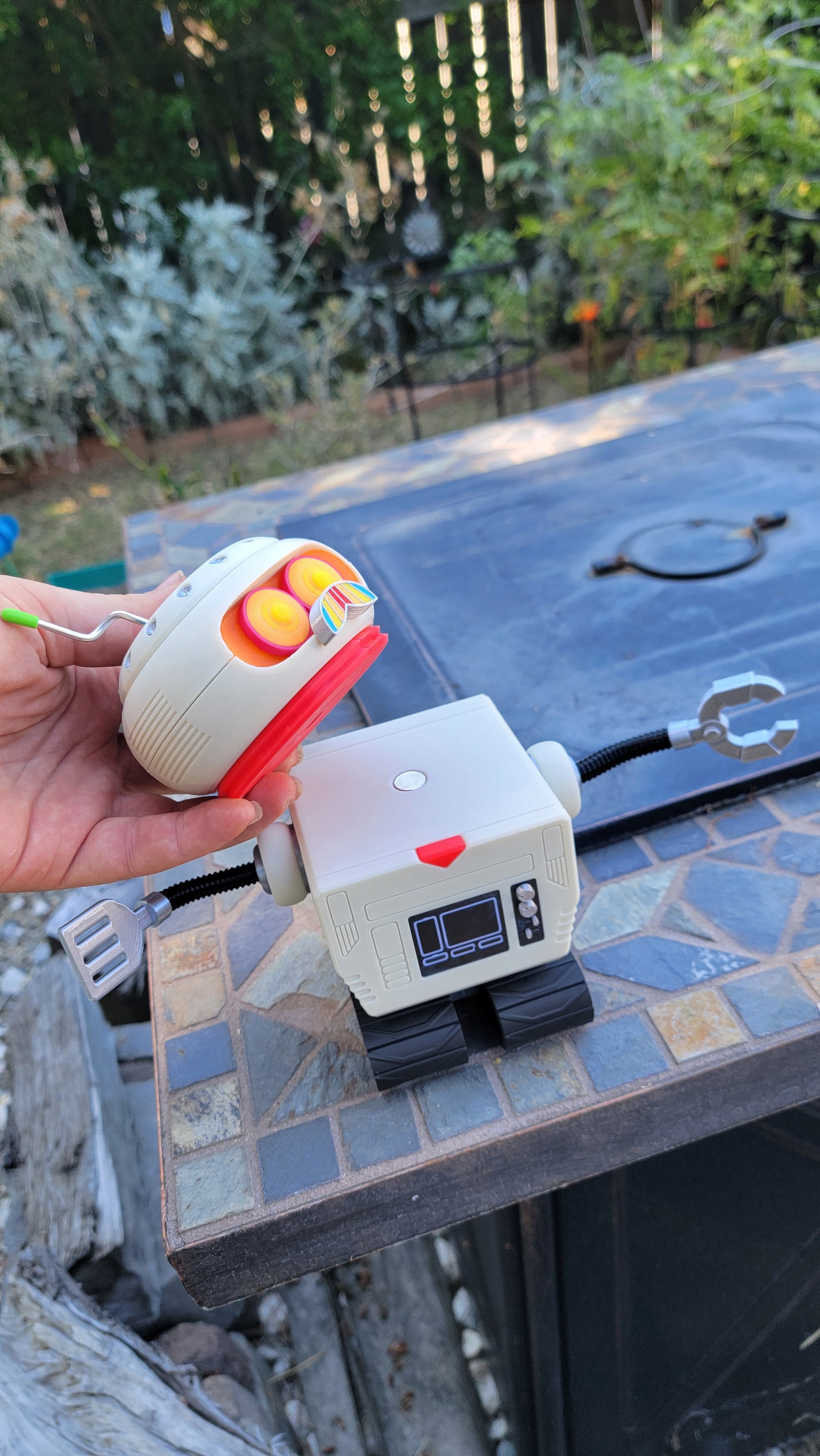 GROUNDED BURG.L: 3D Printed Replica Prop/figurine - Etsy