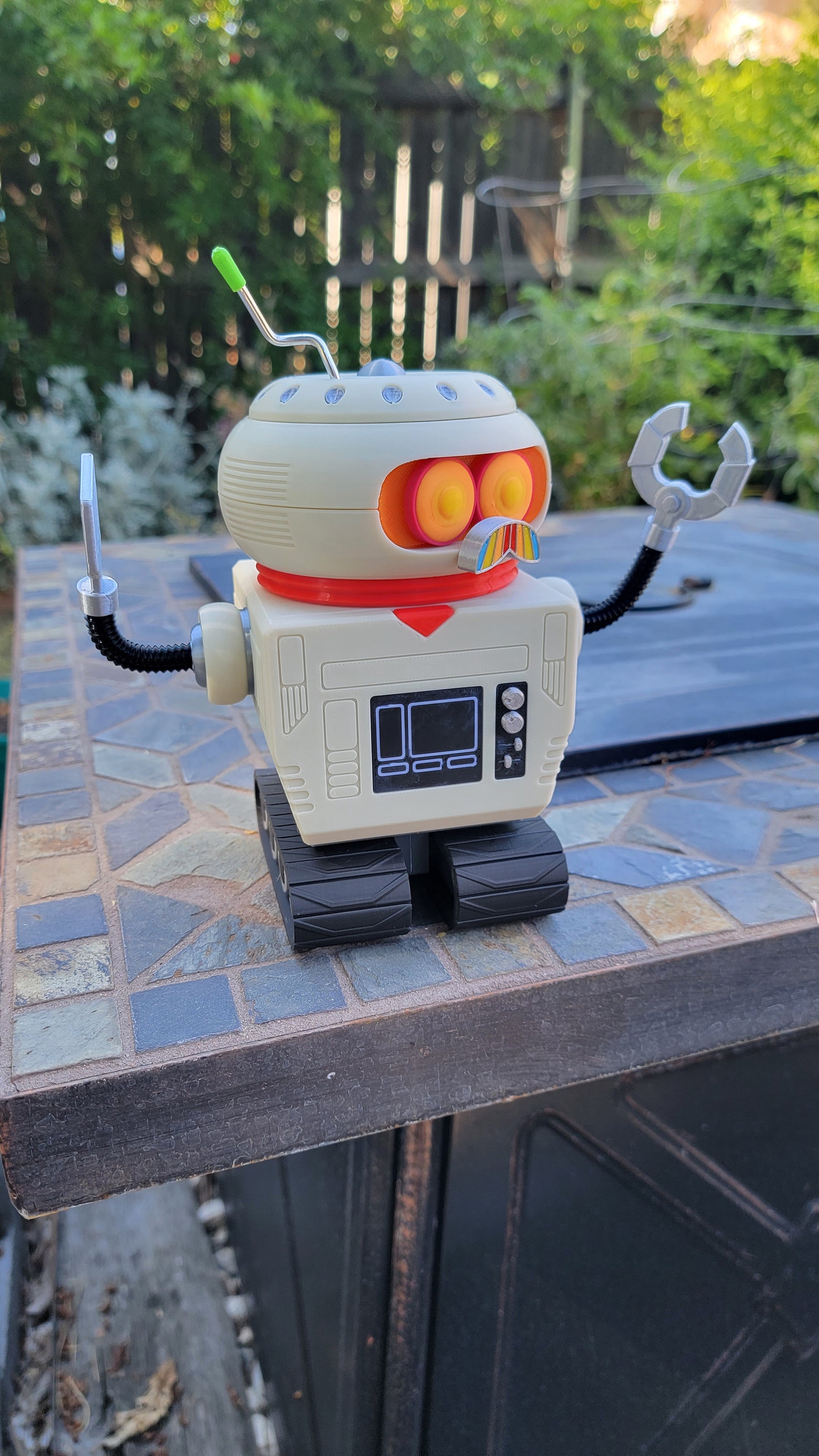 GROUNDED BURG.L: 3D Printed Replica Prop/figurine - Etsy
