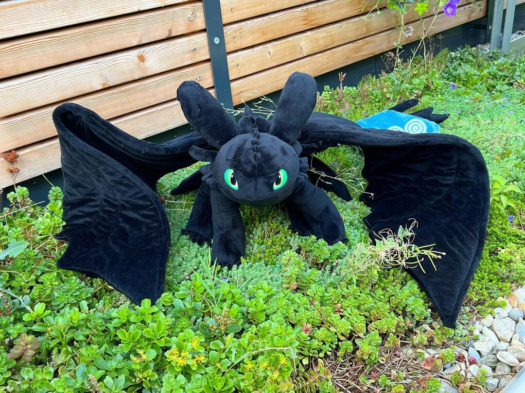 Ohnezahn / Night Fury Plüsch in Halber Größe (1 Meter) - Made to Order ...
