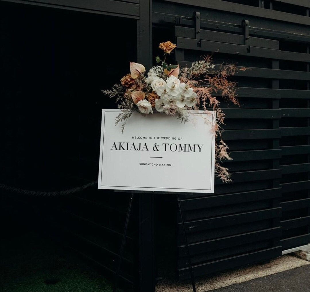 WHITE Acrylic Wedding Welcome Sign With 3D BLACK Acrylic Names - Etsy