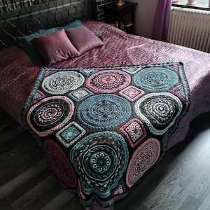 CUTE CROCHET BLANKET, Labyrinth Blanket, Intricately Designed Crocheted ...