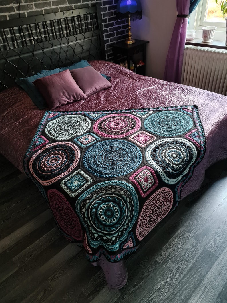 CUTE CROCHET BLANKET, Labyrinth Blanket, Intricately Designed Crocheted ...