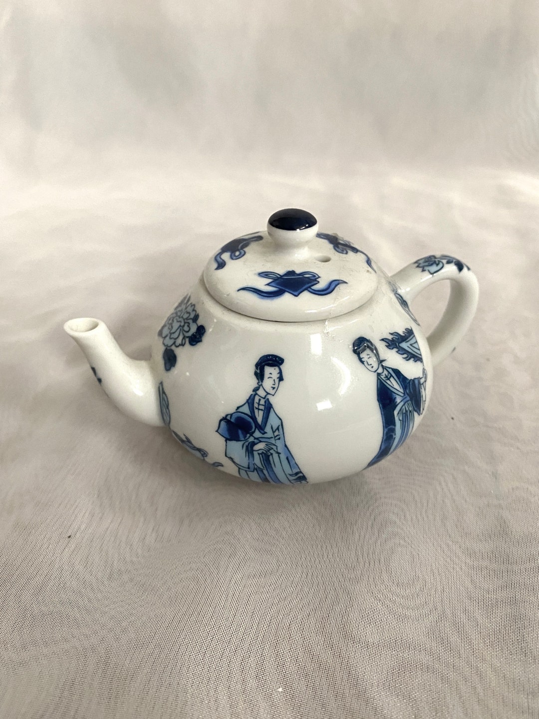 Classic “kangxi“ Victoria and Albert Museum Fine Bone China Pot - Etsy