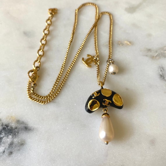 Chanel like necklace store