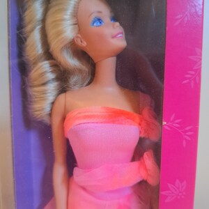 Vintage 1990 Fashion Play Barbie 5766 - Etsy