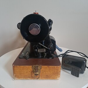 Vintage 1958 Singer 99K Sewing Machine - Etsy Canada