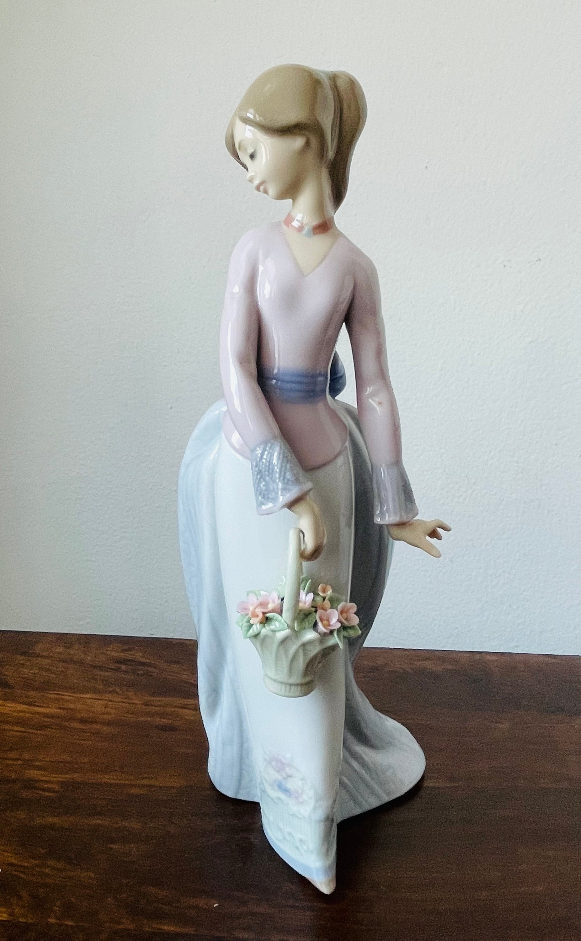 Lladro Girl With Flowers