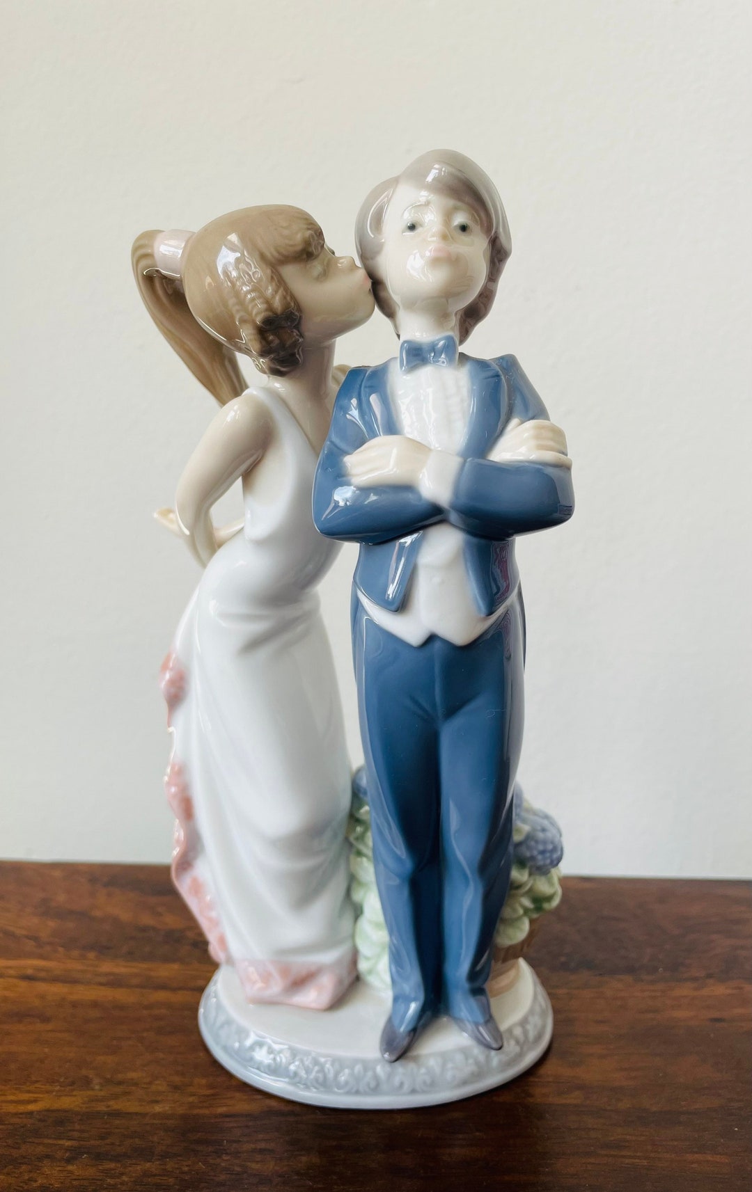 Liadro Porcelain Figurine Let’s Make up by LLADRO Made in Spain - Etsy