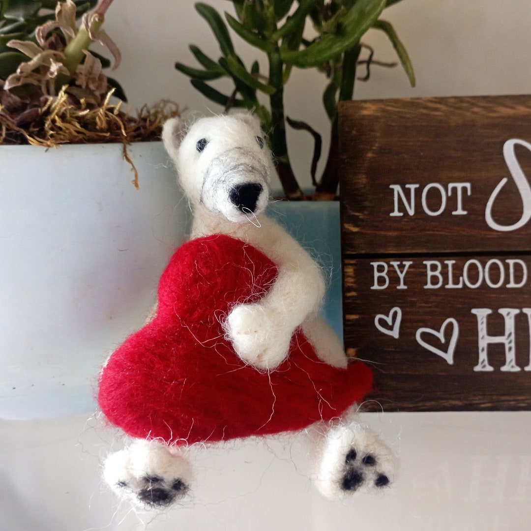 Needle Felt Polar Bear in Love, Cutom Gift,felt Polar Bear Toy ...