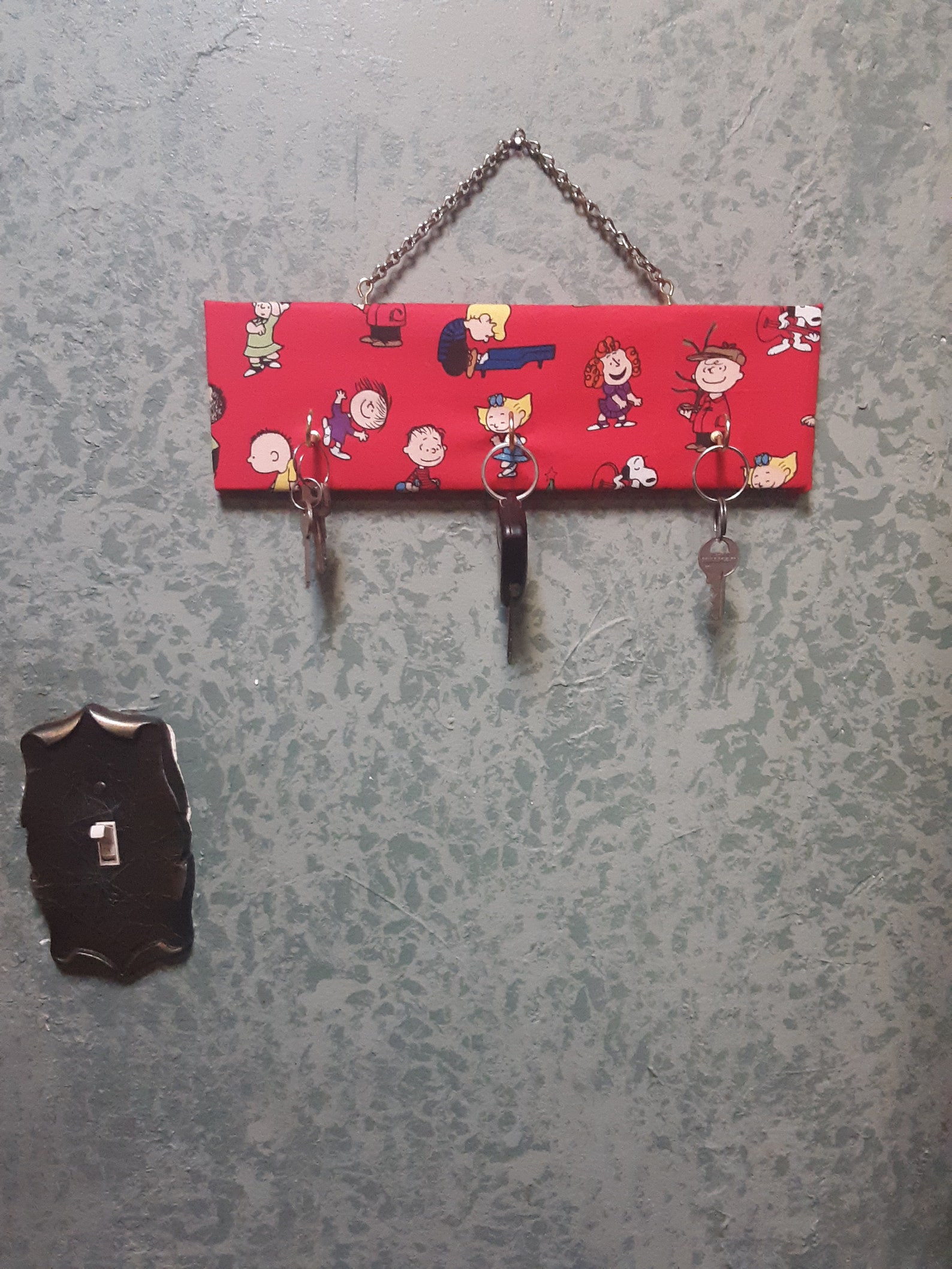 Peanuts Key Hanger, Charlie Brown Key Holder, Snoopy Wall Decor - Etsy