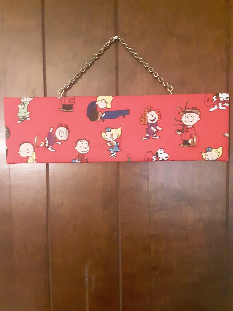 Peanuts Key Hanger, Charlie Brown Key Holder, Snoopy Wall Decor - Etsy