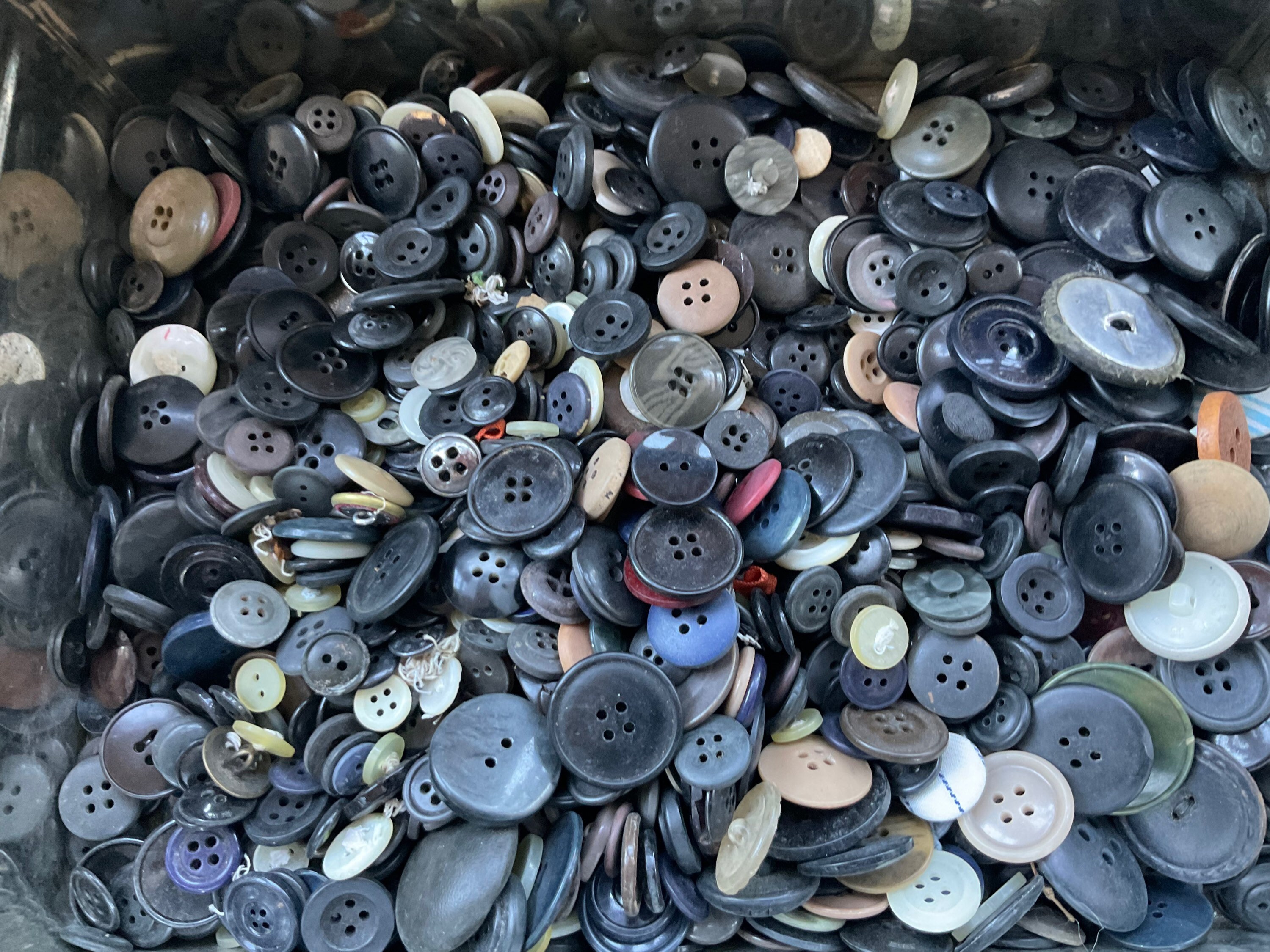 Large Vintage French Tin Full of Vintage Buttons - Etsy