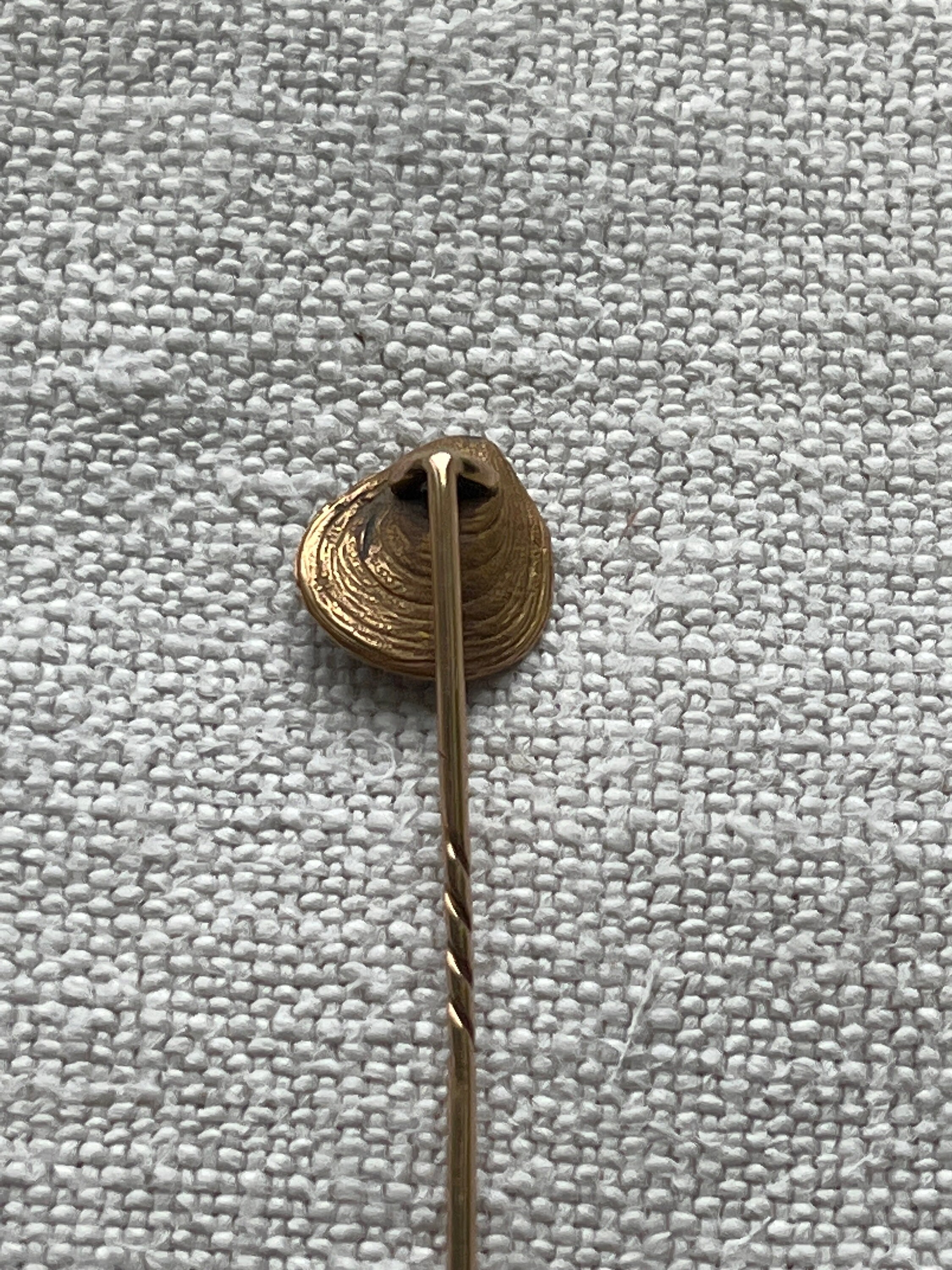 A Rare Victorian 18ct Gold Pearl Shell Stick Pin Set in 18ct Gold ...