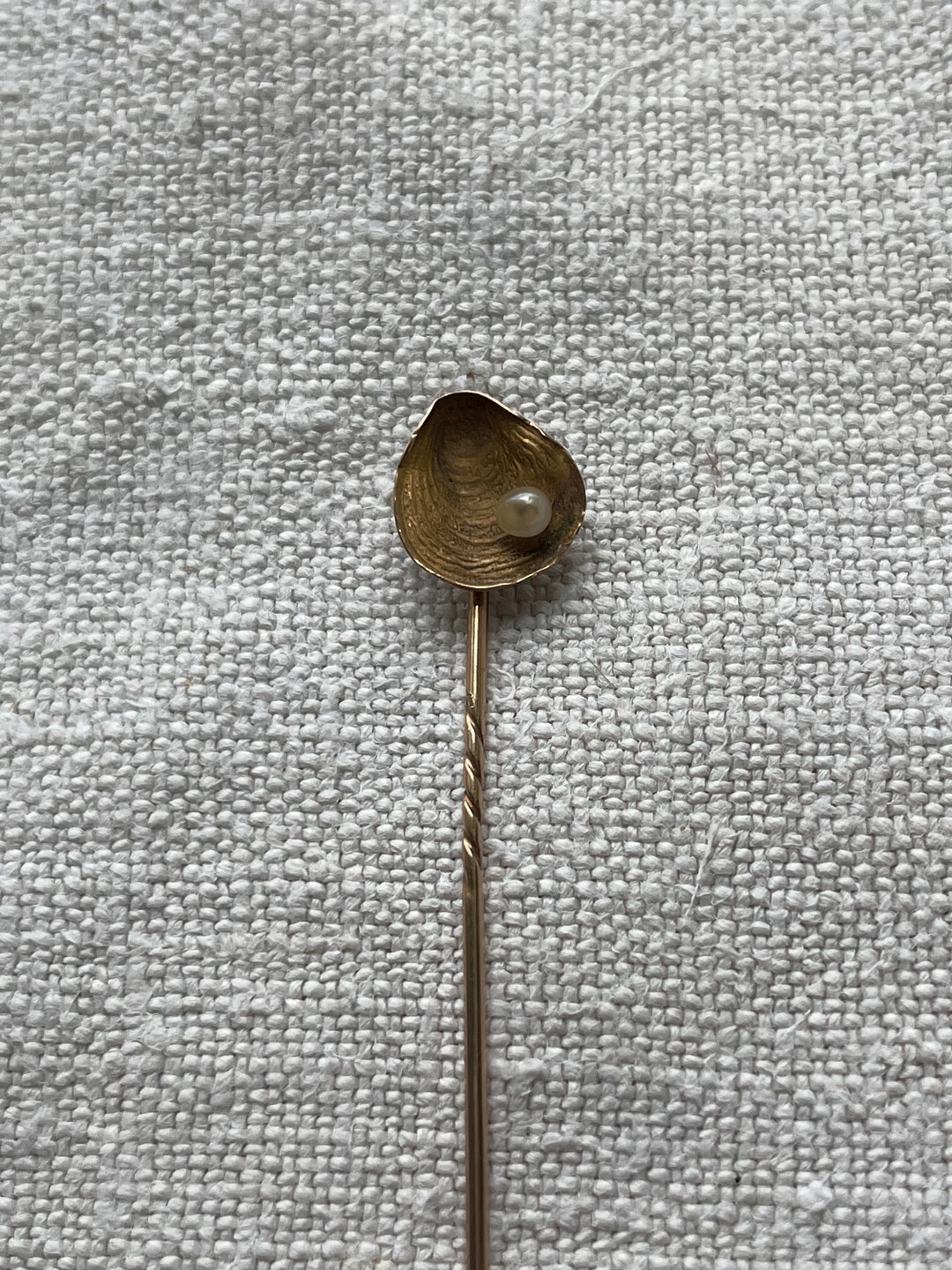 A Rare Victorian 18ct Gold Pearl Shell Stick Pin Set in 18ct Gold ...