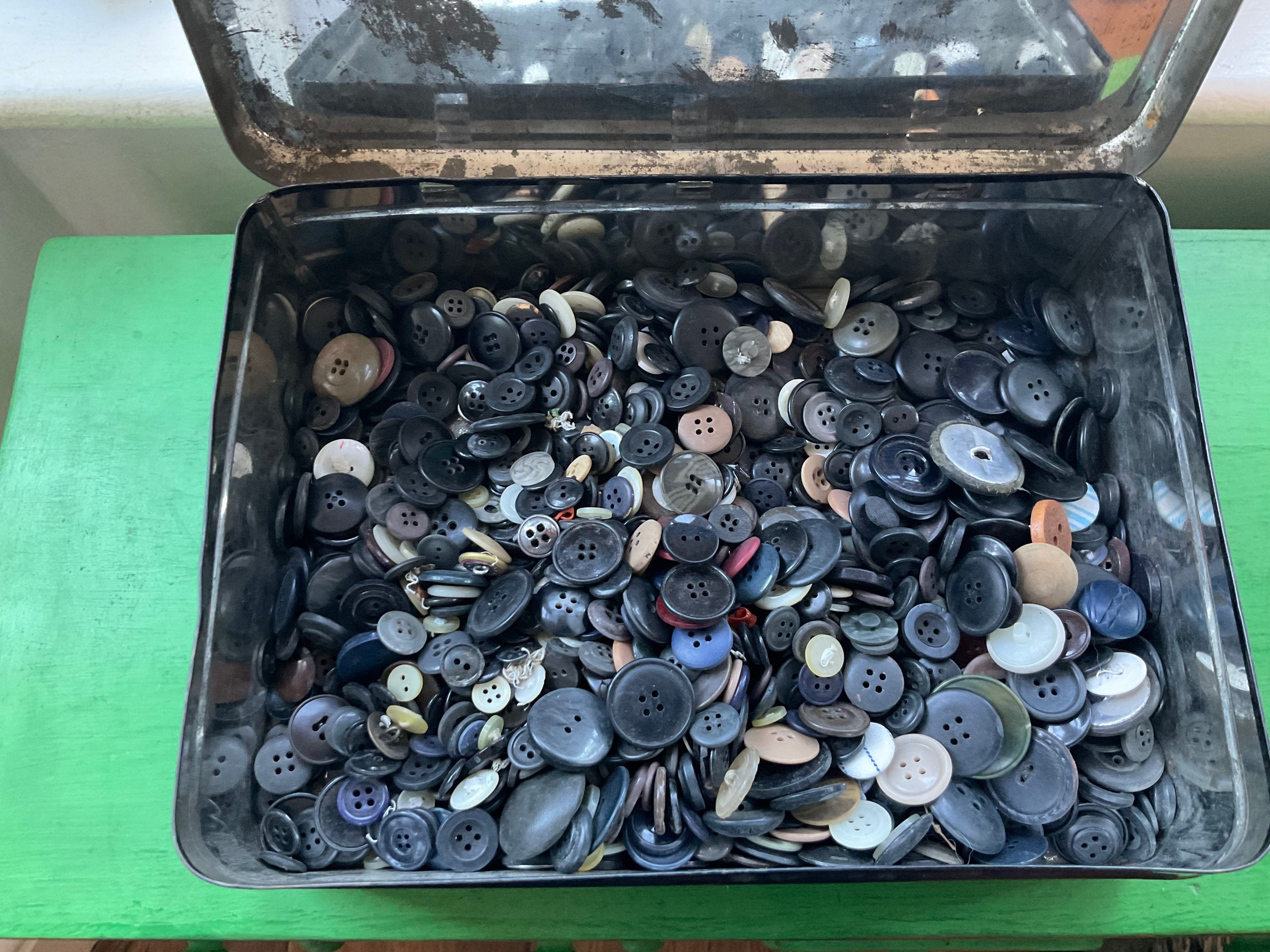 Large Vintage French Tin Full of Vintage Buttons - Etsy