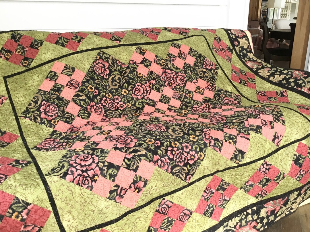Traditional Quilt Pattern, Soothing Colours, Cheerful, Warm, Cozy ...