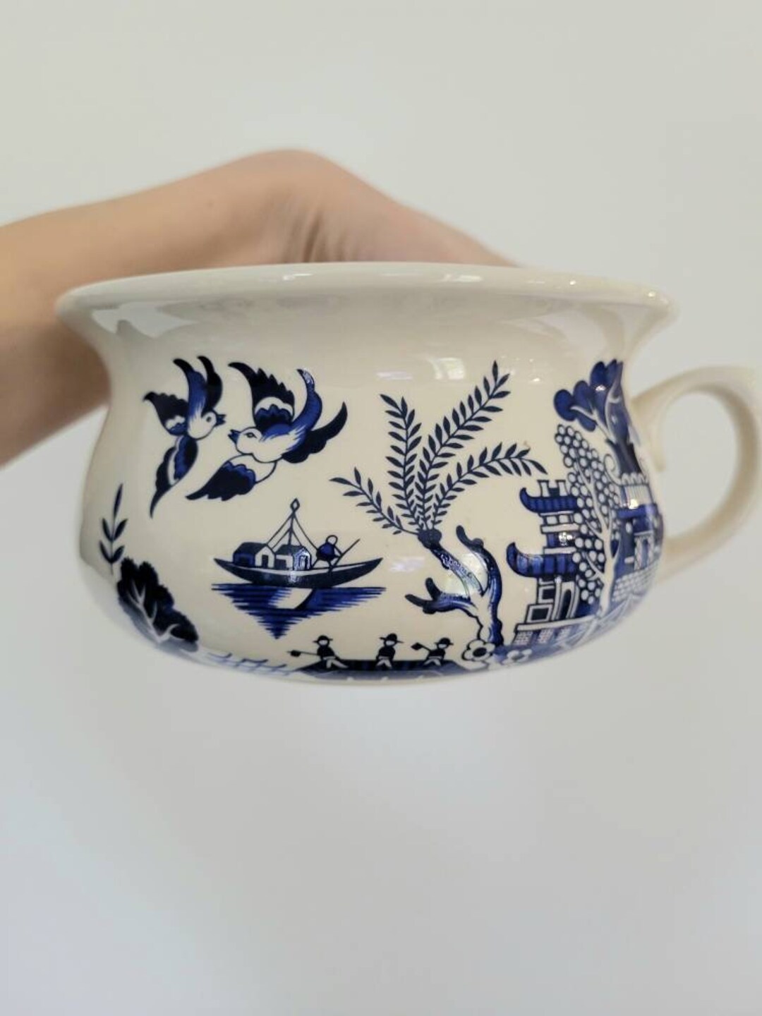 Vintage Chamber Pot. English Ironstone Blue Willow Pattern. Blue and ...