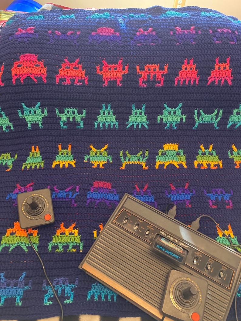 8-bit Aliens - Etsy