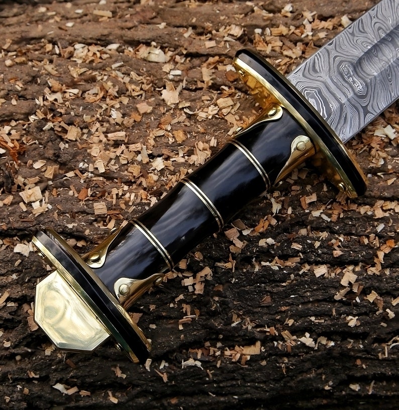 Customized Magnificent Battle Sword, Damascus Forged Combat Sword ...